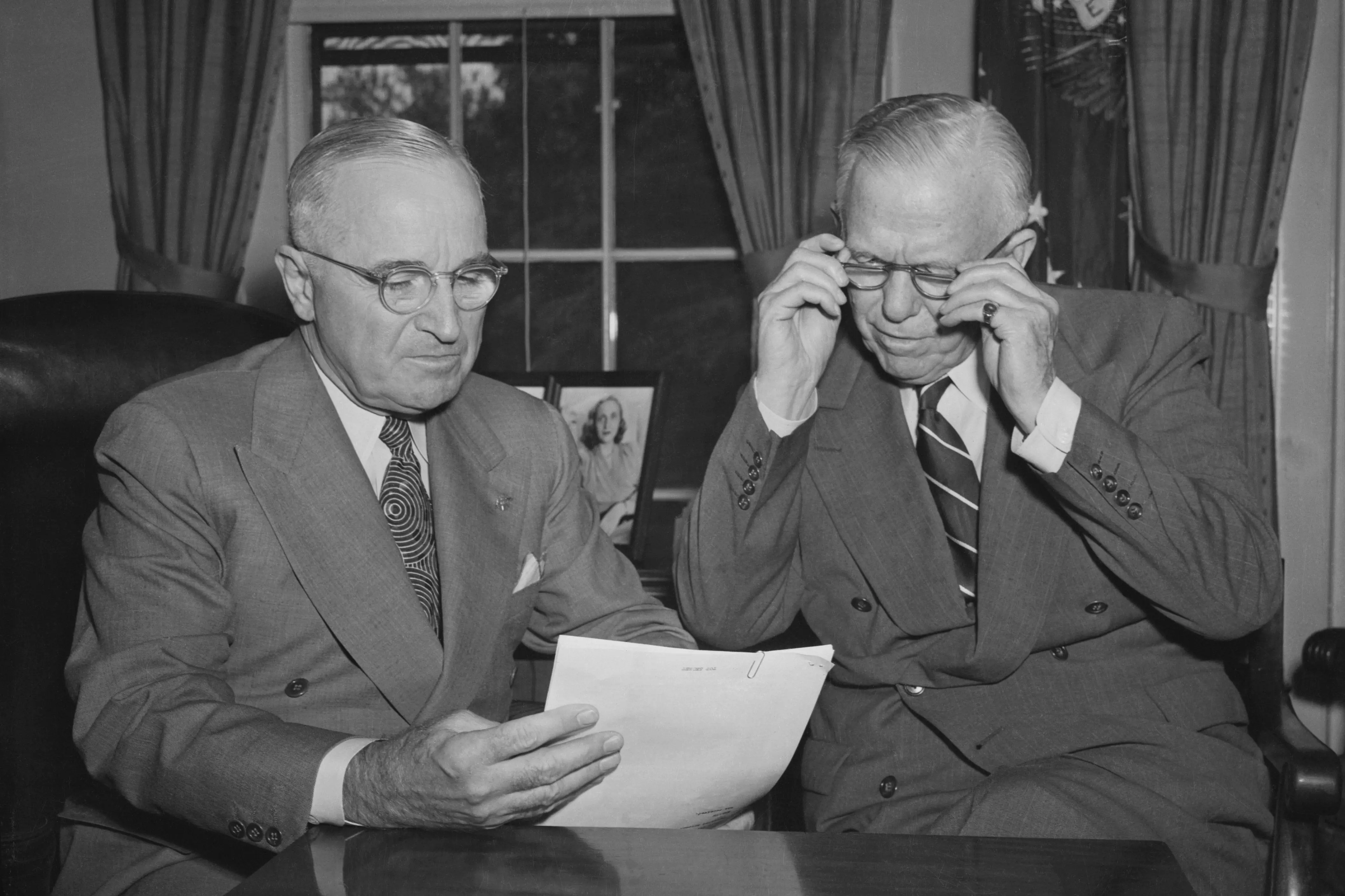 Prezidentas Harry S. Trumanas su gynybos sekretoriumi George'u C. Marshallu