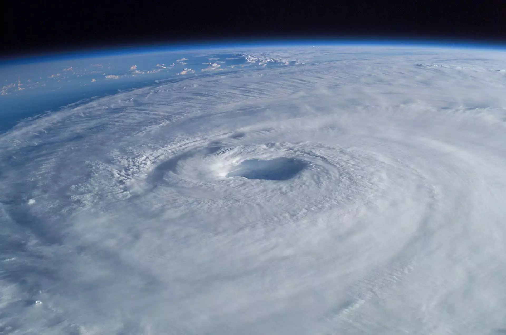 Photographie aérienne de la tempête tropicale.