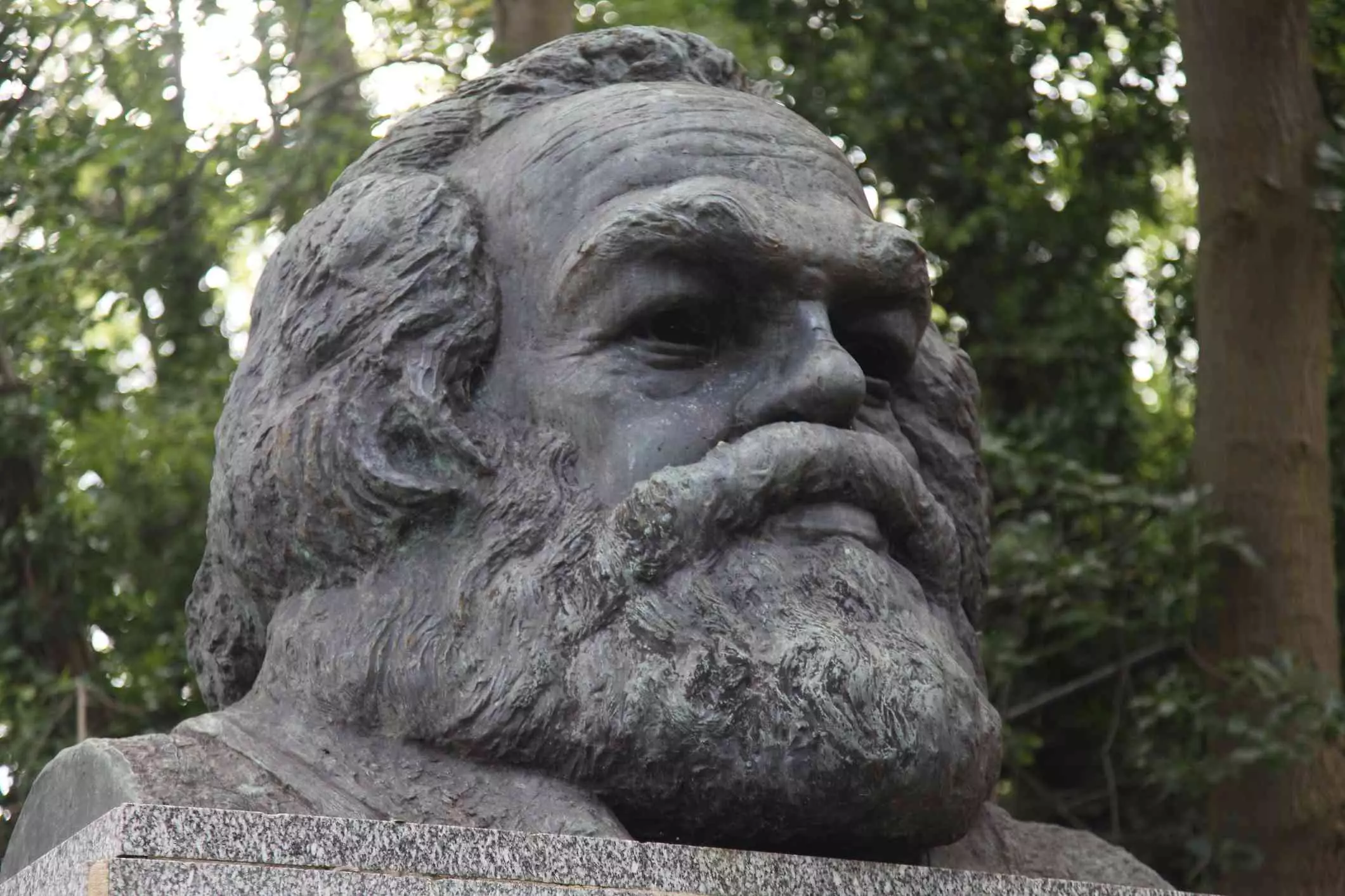 Карл Маркстын скульптурасы
