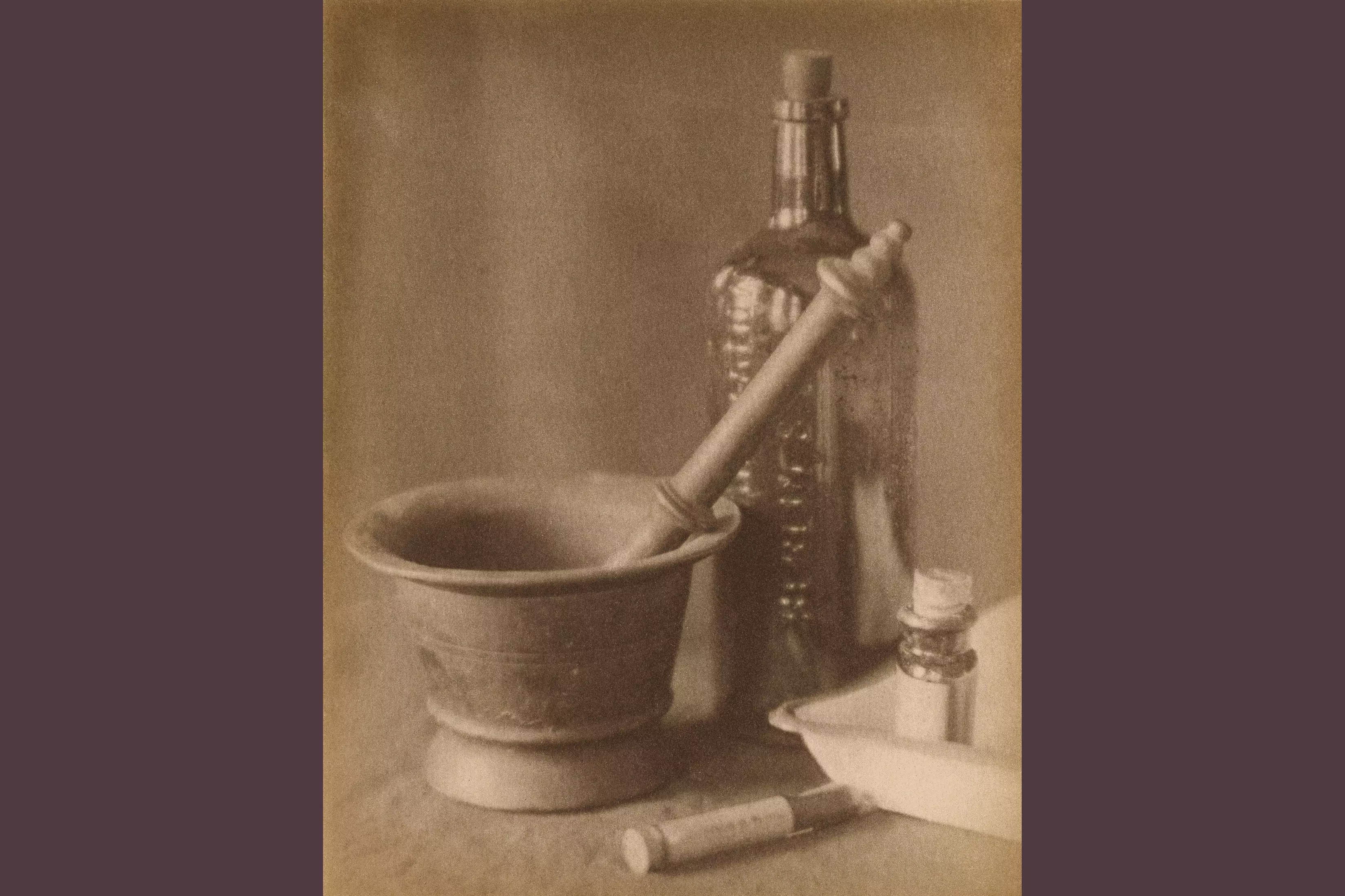 Darkroom Still Life na Doris Ulmann; chapa ya platinamu, 1918