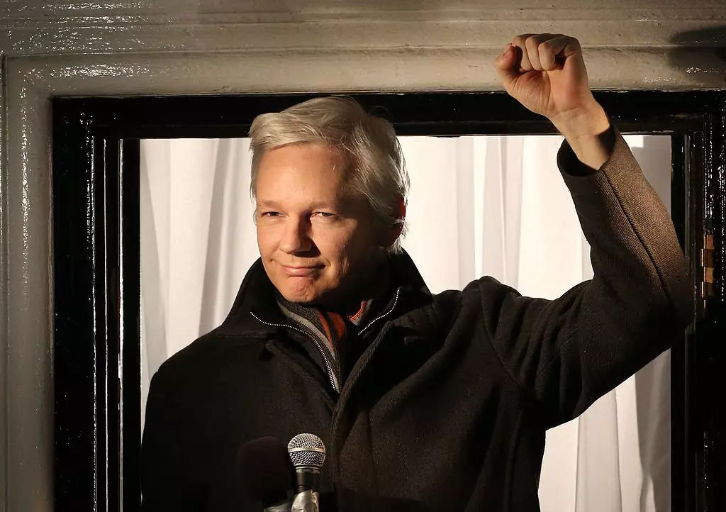 Wikileaks'in kurucusu Julian Assange, 20 Aralık 2012'de Londra, İngiltere'deki Ekvador Büyükelçiliği'nden konuşuyor.