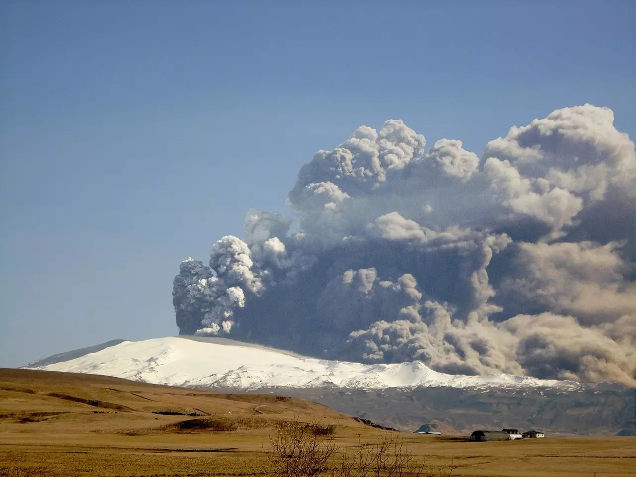 Күн системасындагы эң чоң вулкандарды изилдеңиз