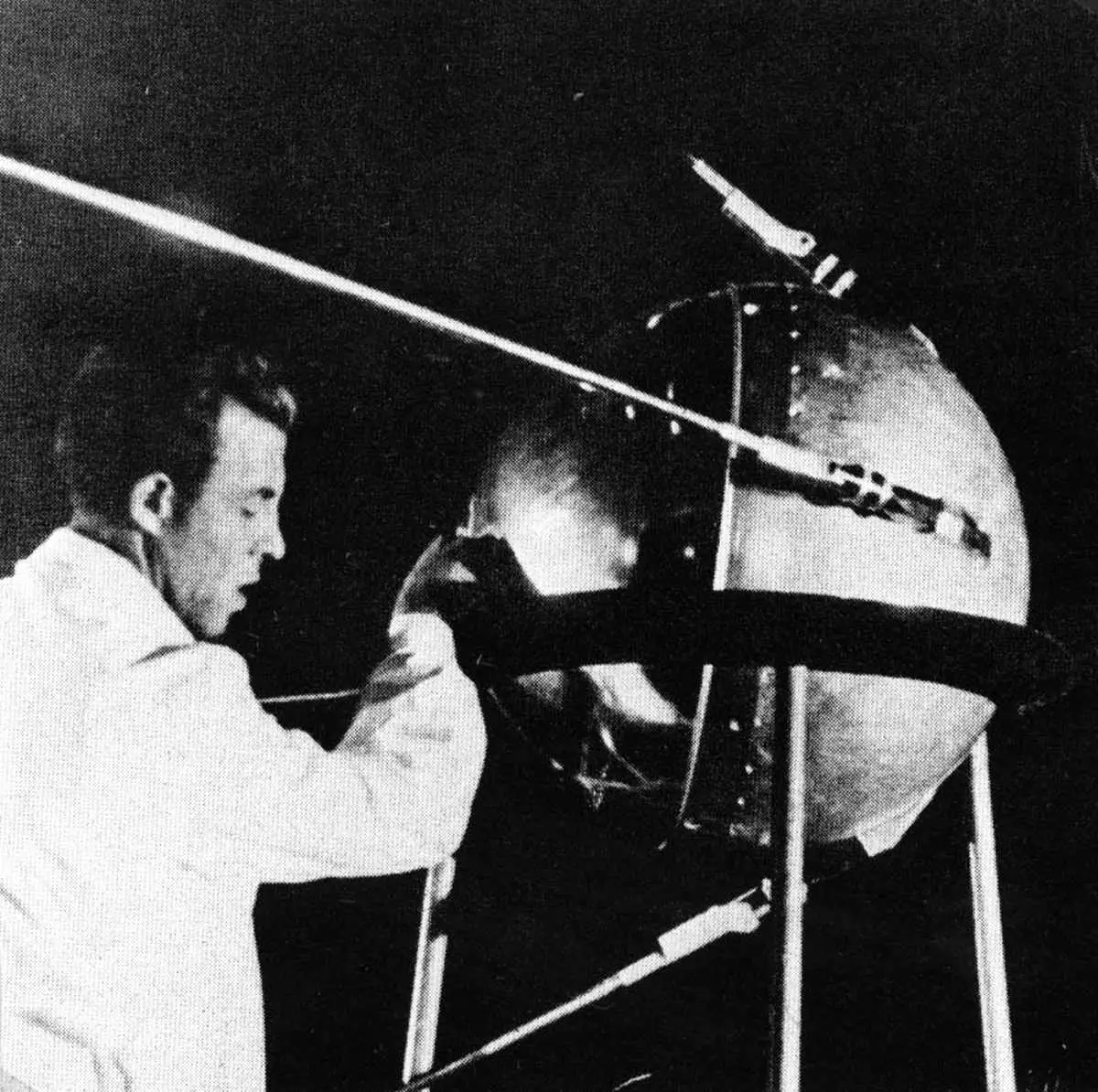 Sputnik 1 Tionól
