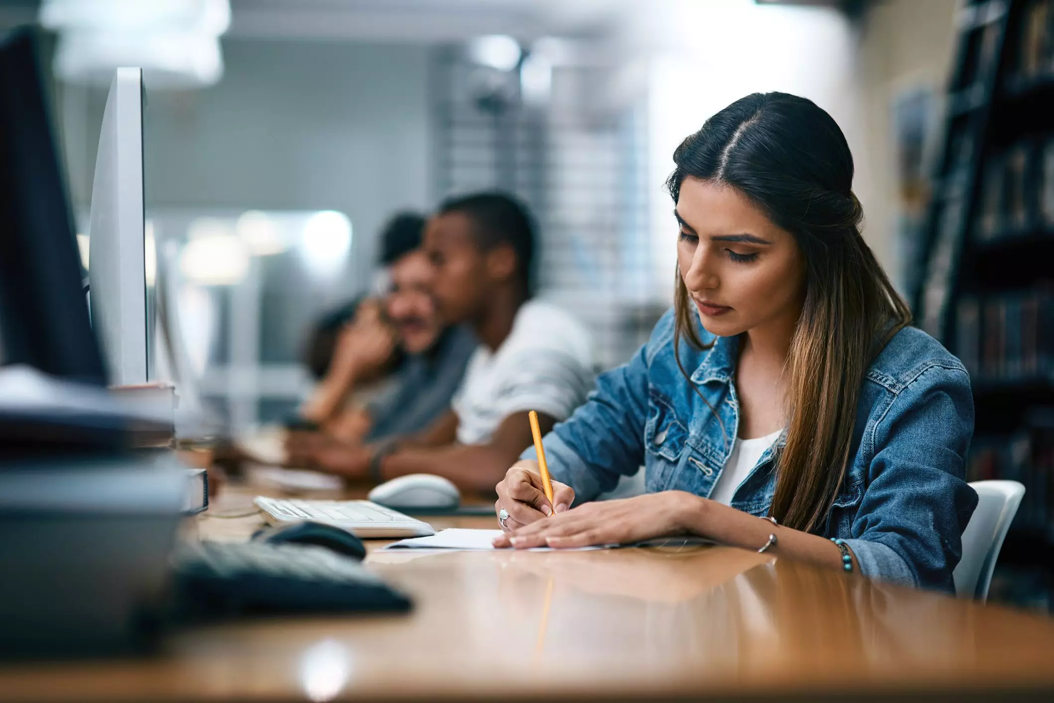 Scóir mhaithe TOEFL do na hOllscoileanna is Fearr