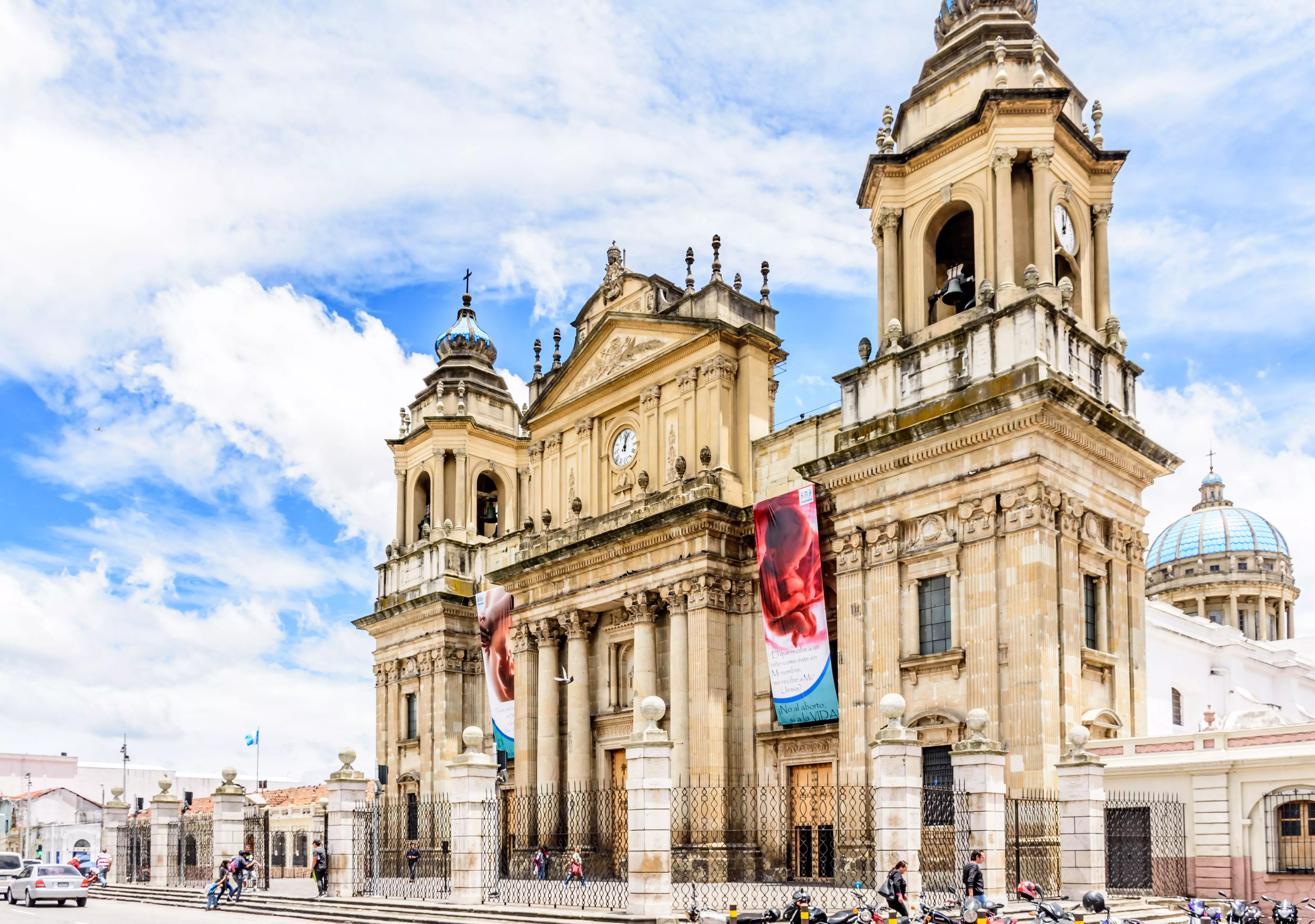 Gwatemala şäheriniň Plaza de la Constituciondaky Gwatemala şäheriniň sobory