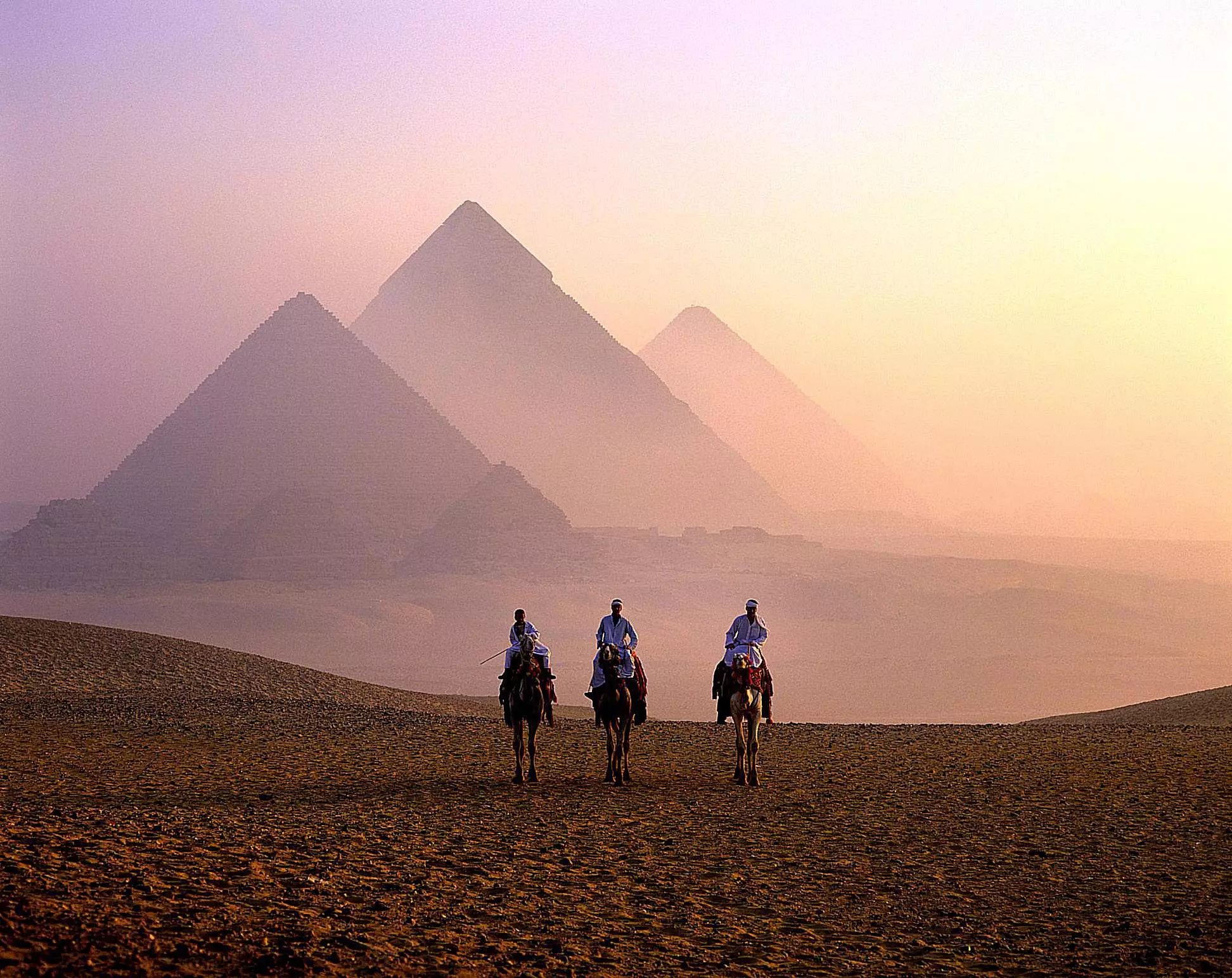 Giza piramide handia