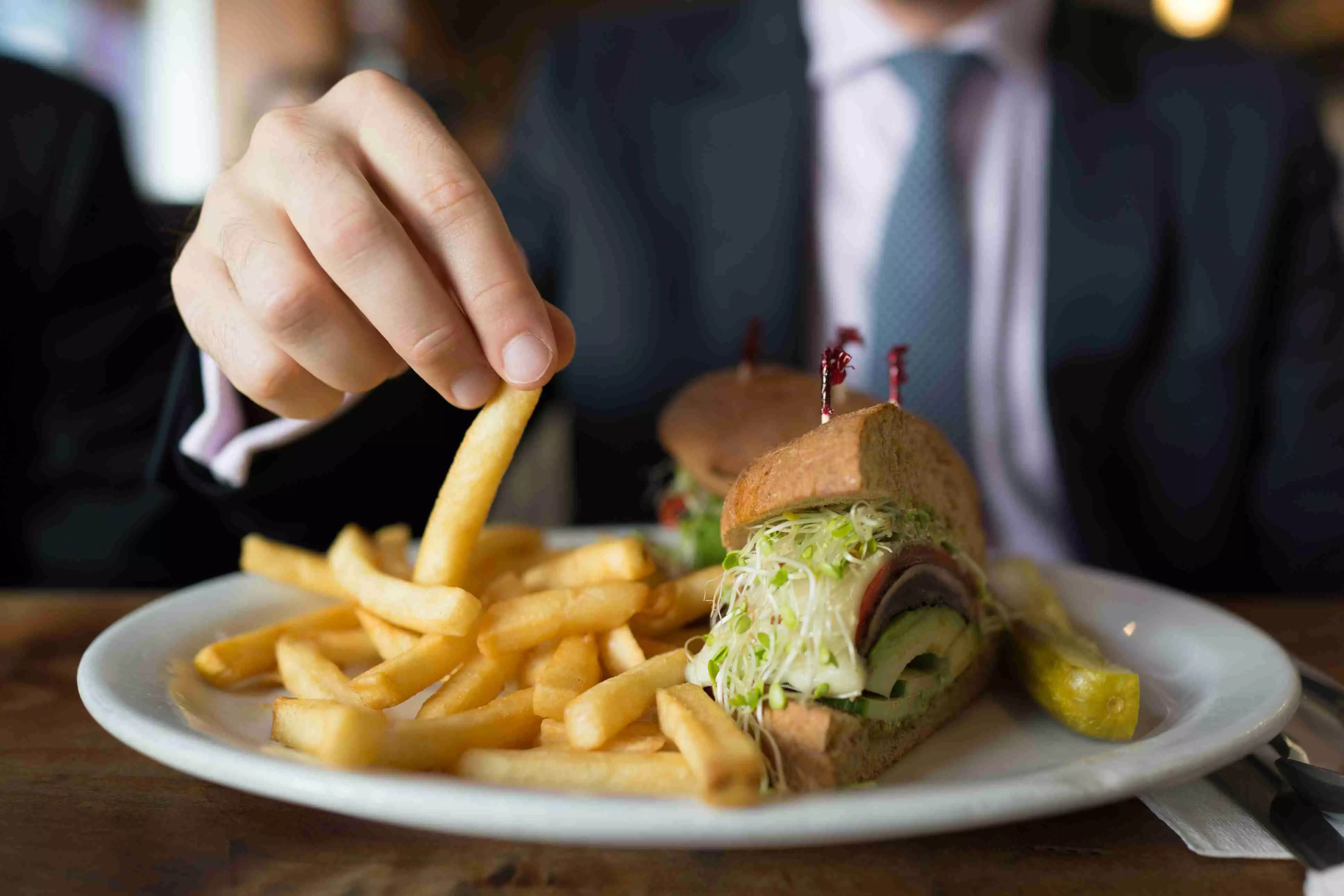 Alimentos gordurosos congelados, como batatas fritas, podem conter BHA ou BHT.